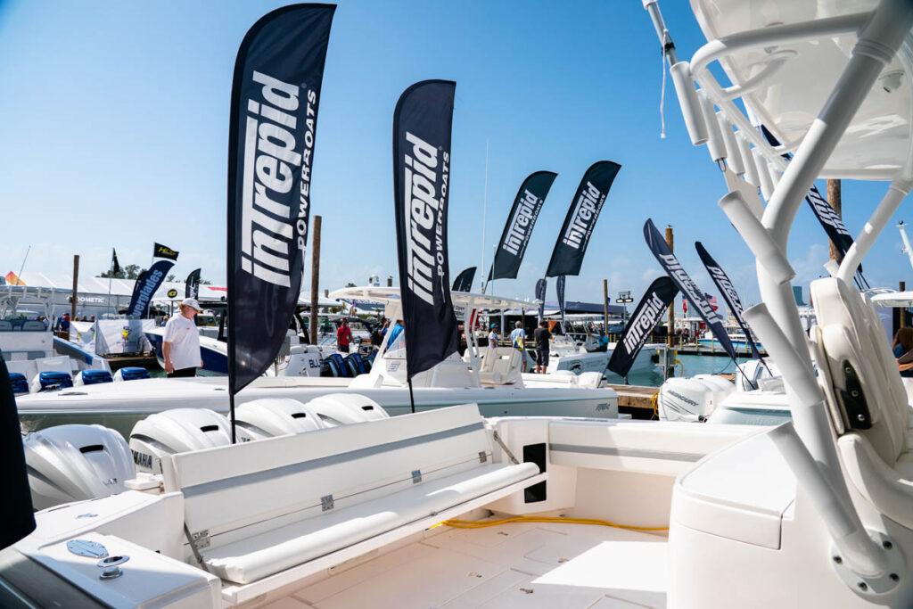 Intrepid Powerboats y Fast-Flag — Donde el lujo y la libertad se unen ...