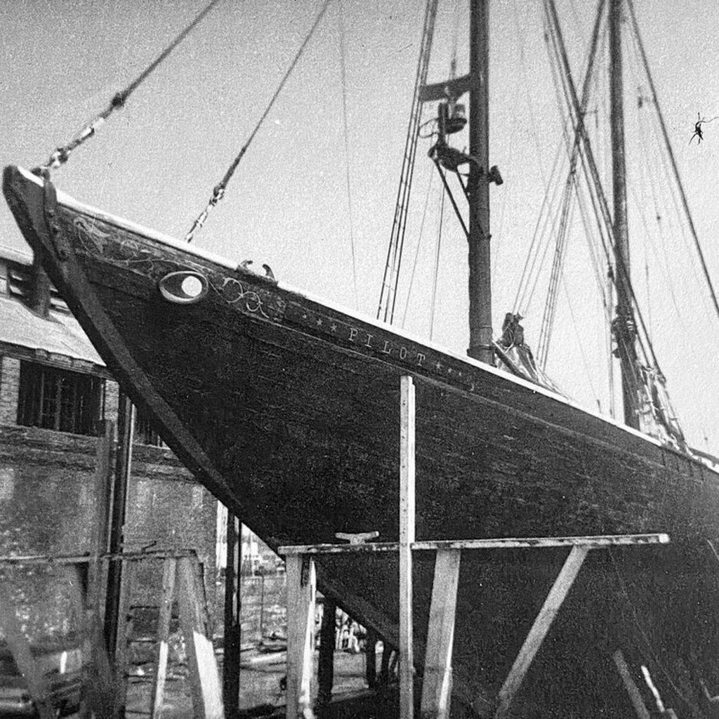 Catch a Buoyant Buzz at “Pilot” Brooklyn’s Best Floating Boat Bar ...