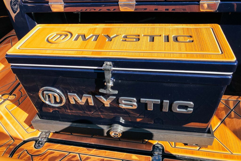 The Essence of Perfection: Mystic M5200 CC Mesmerizes the Masses at the ...